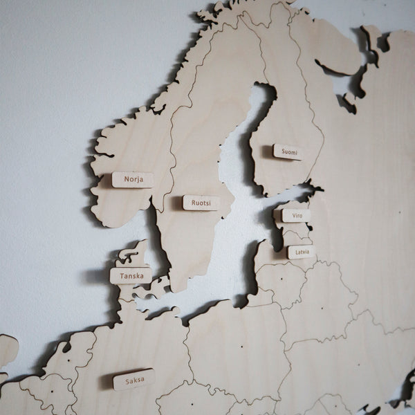 Wooden map of Europe with push pins – Papurino